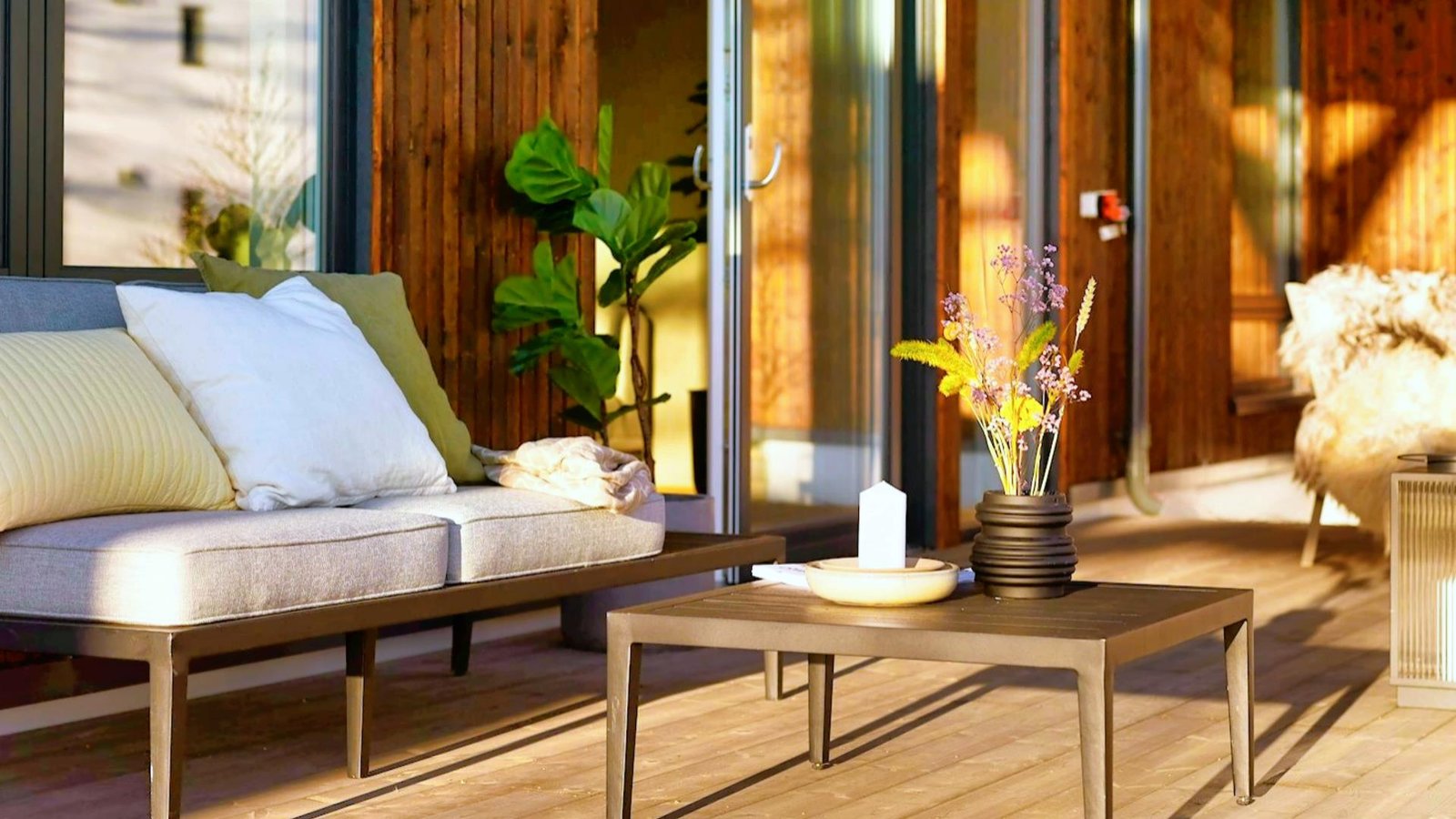 Cute and Inexpensive Small Patio Design Ideas